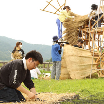 People Create Giant Straw Sculptures At Japan’s Annual Wara Art Festival