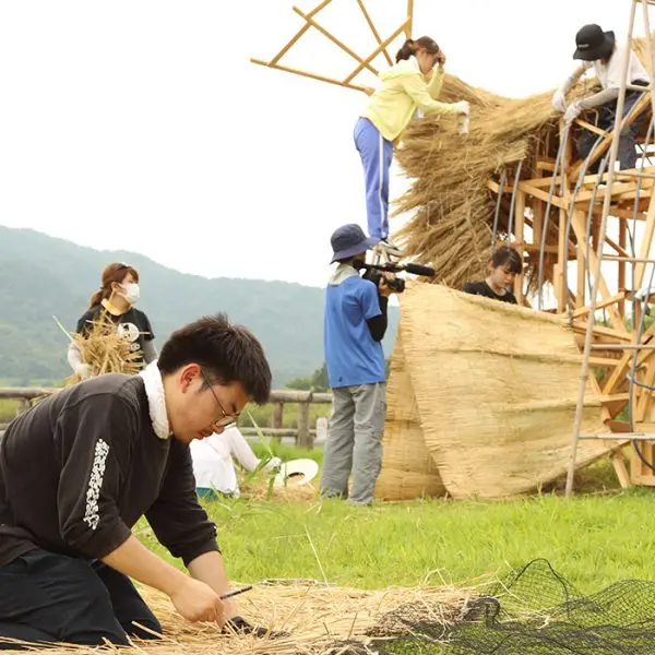 People Create Giant Straw Sculptures At Japan’s Annual Wara Art Festival