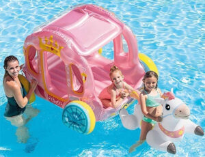 You Can Get An Inflatable Pink Princess Carriage That Floats In The Pool