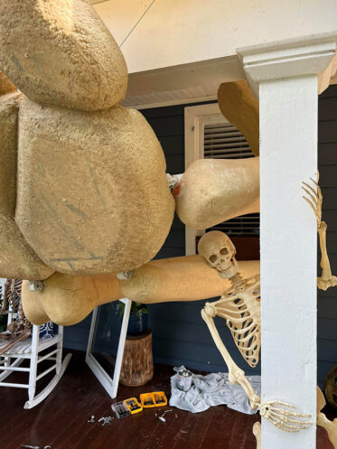 Man Creates Giant Skeleton That Looks Like It's Coming Out Of His Home ...