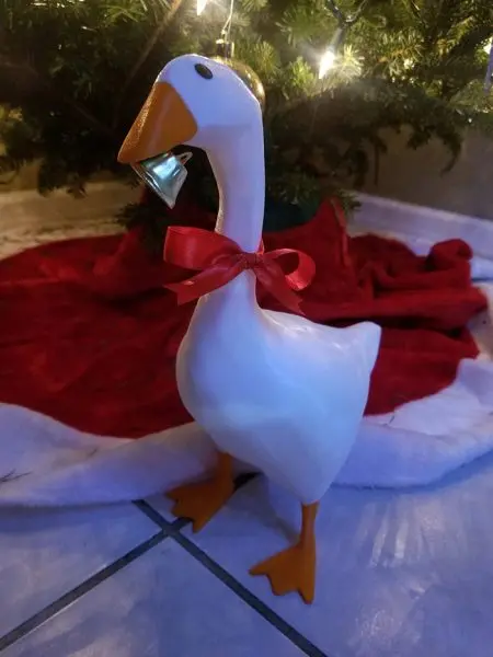 This Magnetic Goose Lends A Helping "Hand" Around The House