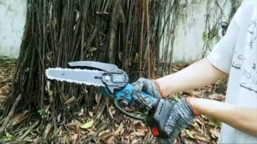 This Handheld Mini Chainsaw Makes Light Work Of DIY/Gardening Tasks